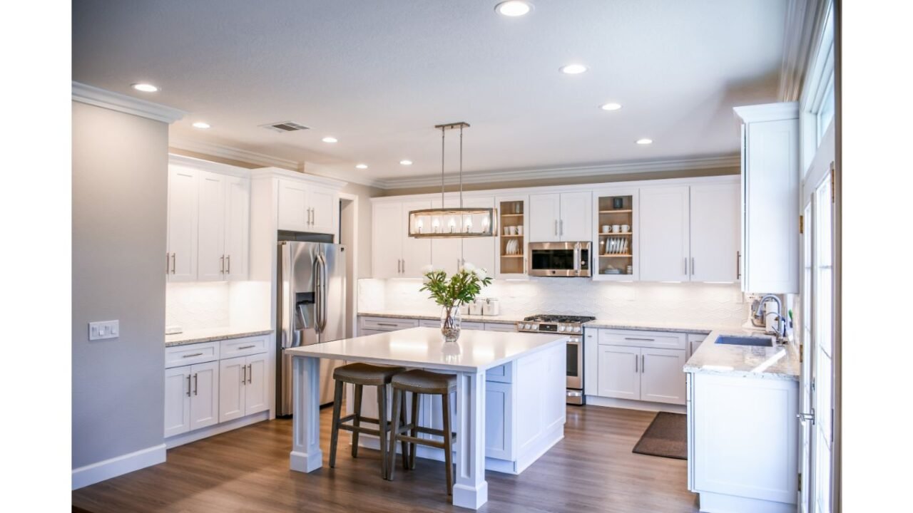 Essential Guide to Sustainable Interior Design: Eco-Friendly Solutions